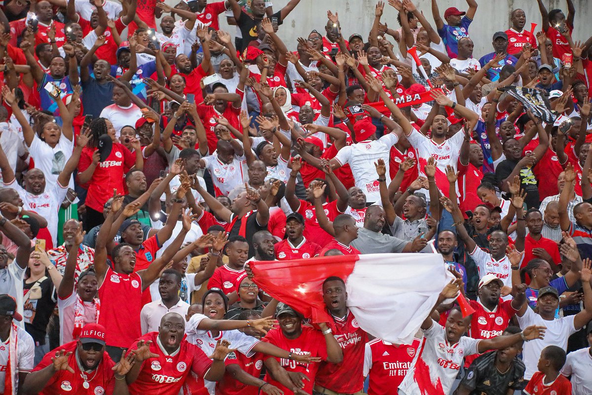 Kama ulikua hujui hii acha nikujuze Uwanja wa Benjamin Mkapa yaani ...