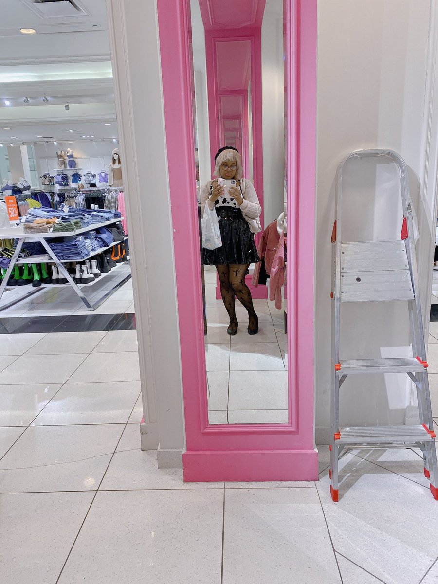 「Could not be me. 」|lia🧸illustrator looking for workのイラスト