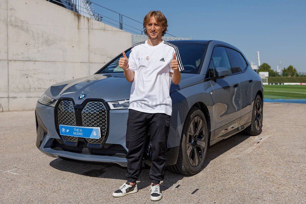 BMW Spain delivers official vehicles to the football first team The ...