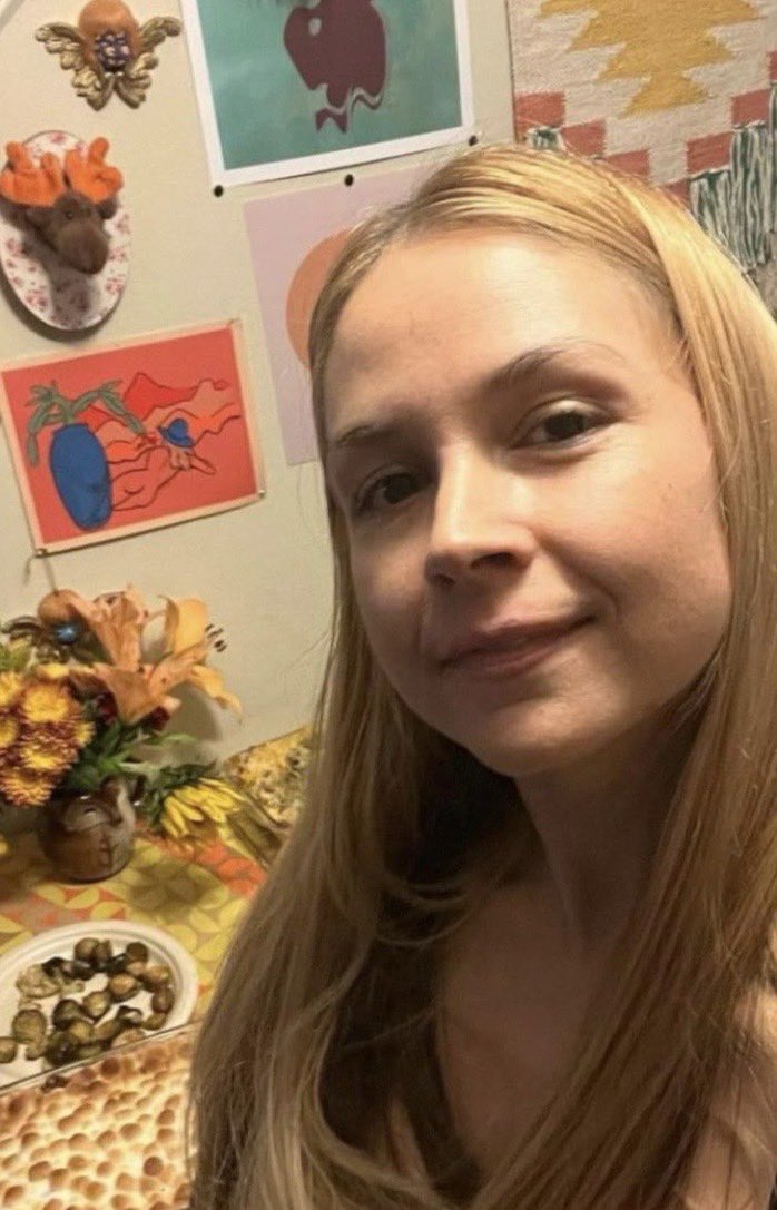 Lora Hendricks's Instagram, Twitter & Facebook on IDCrawl