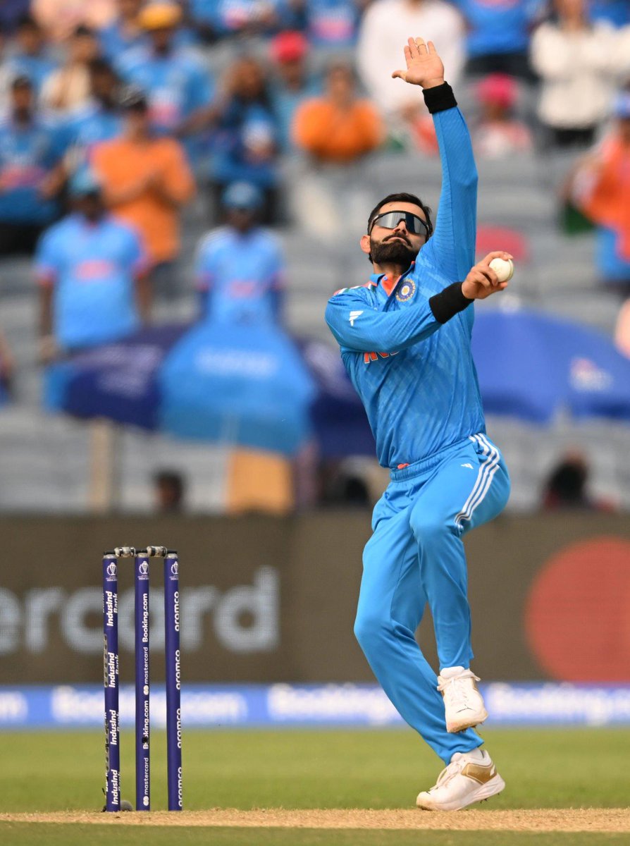 Sirf 3 ball daal kar poora social media hila diya king kohli 💪 - Thread ...