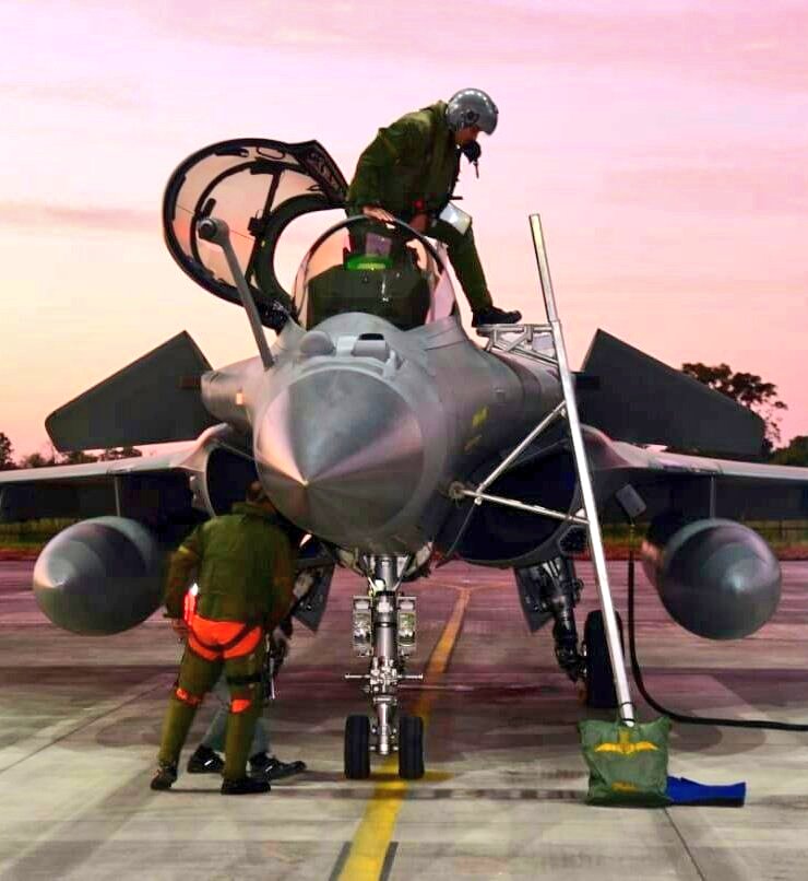 Tejas-Rafale 😍😈 Indian Air Force Made in India LCA Tejas & Rafale ...