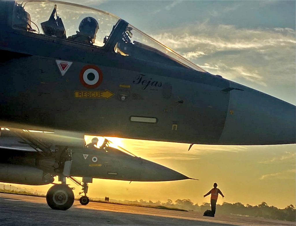 Tejas-Rafale 😍😈 Indian Air Force Made in India LCA Tejas & Rafale ...