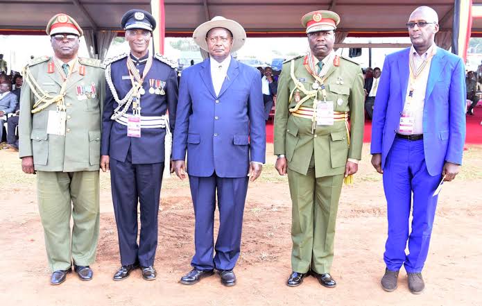 KUTANA NA MTU ALIYE PANDISHWA CHEO NA KUSTAAFISHWA SIKU HIYOHIYO ...