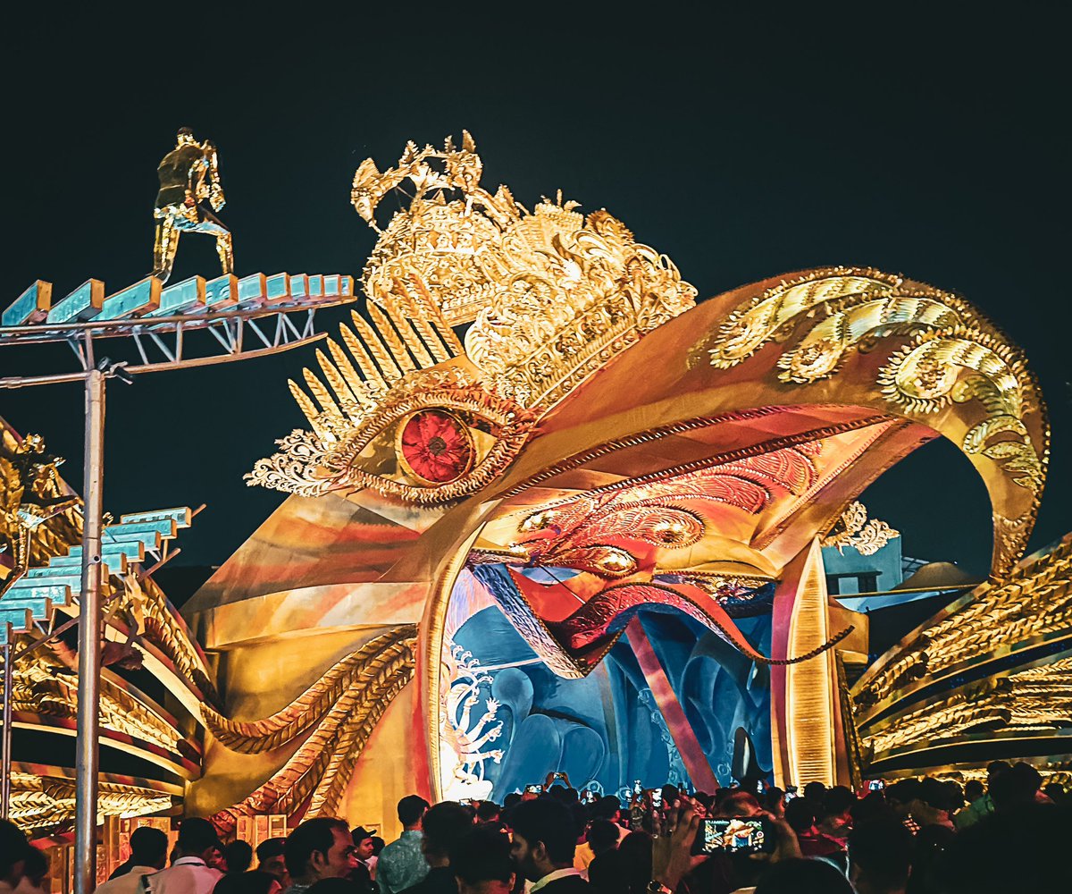 THREAD: The sheer creativity, skills & artistic prowess makes #DurgaPujo simply amazing. Every ...