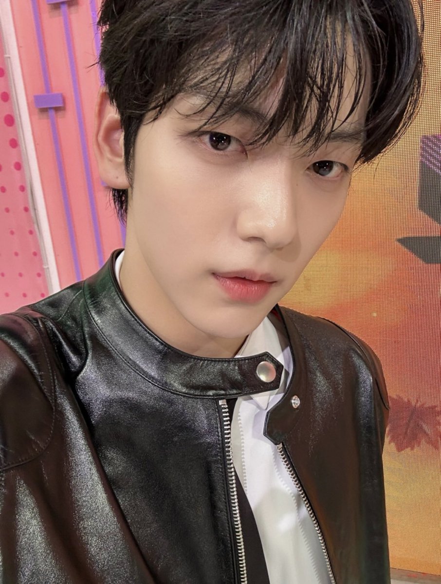 [影音] 231027 KBS Music Bank - 特別MC SOOBIN - 看板 TXT - 批踢踢實業坊