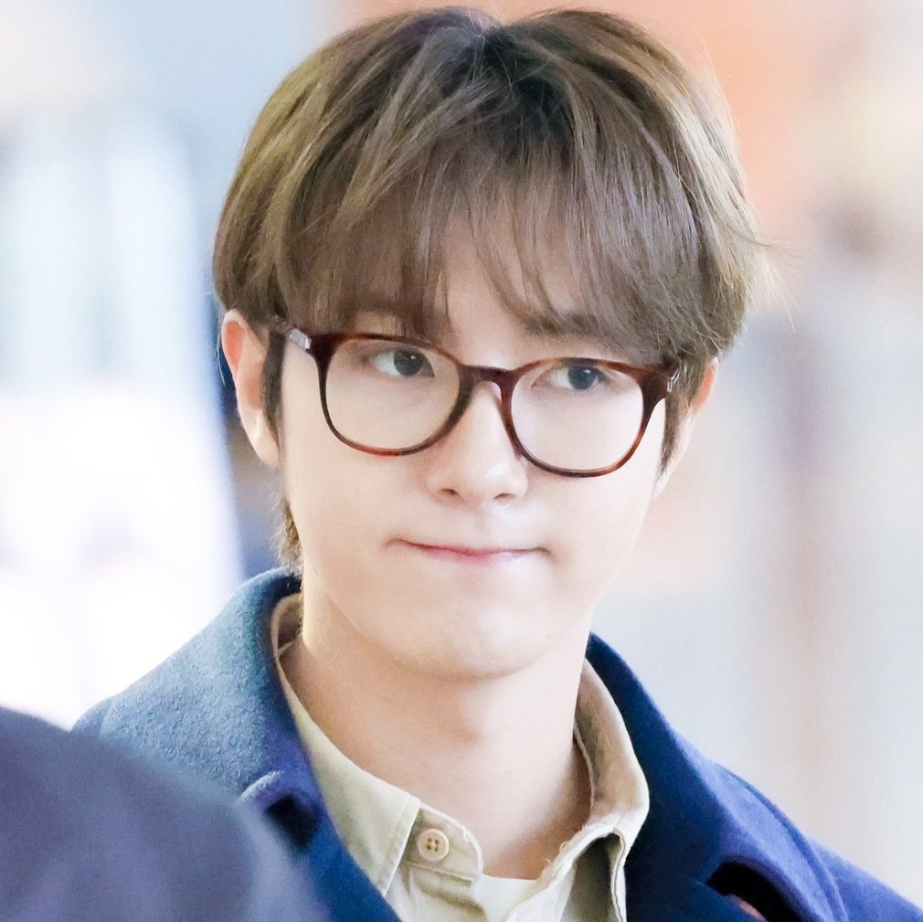 #jaeren au where a rj didn't know how to tell his co-workers that he ...