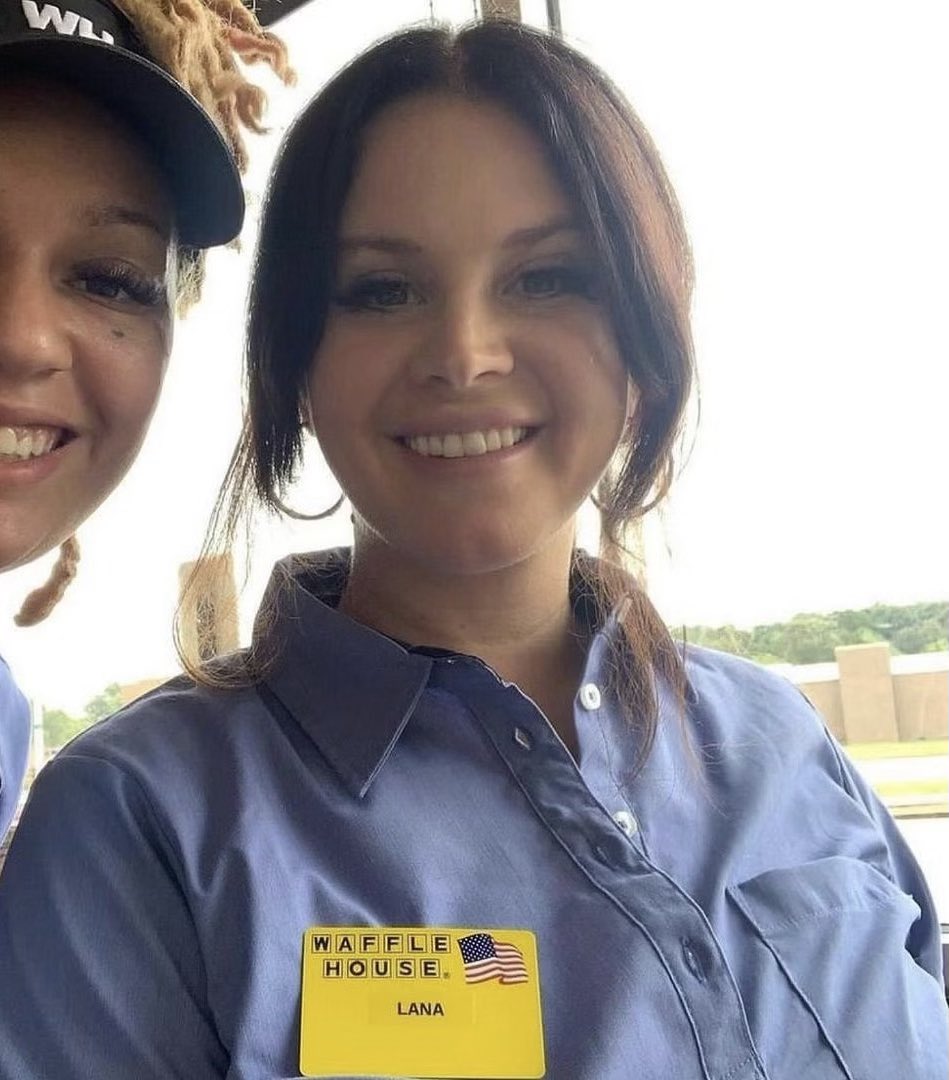 Ellie Carroll's Instagram, Twitter & Facebook on IDCrawl