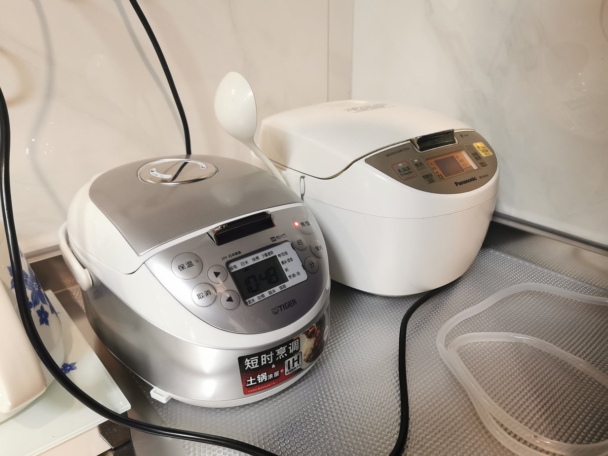 Two Japanese rice cooker YimingWu is painting again @chengdulittlea