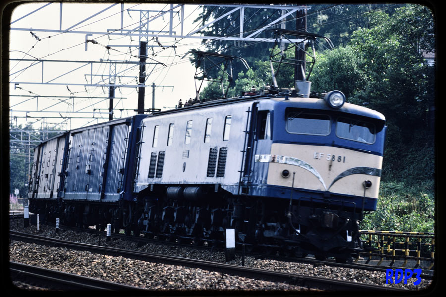 RDP3 on Twitter: "広島ゴハチ81号機の話題があったので、探してみました。 ブルトレ牽いてる白黒写真はスキャンしてなかったようで、荷1034？？牽引のショットを。 逆光で、ケツ ...