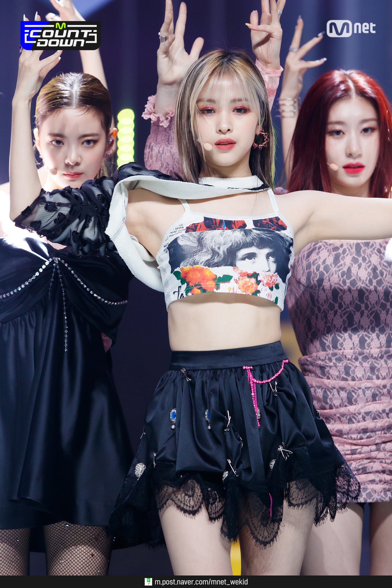 itzy elite 🌹 on Twitter: "210930 mcountdown #LOCO 🖇https://t.co/kiFCxPRqKQ #ITZY @ITZYofficial ...