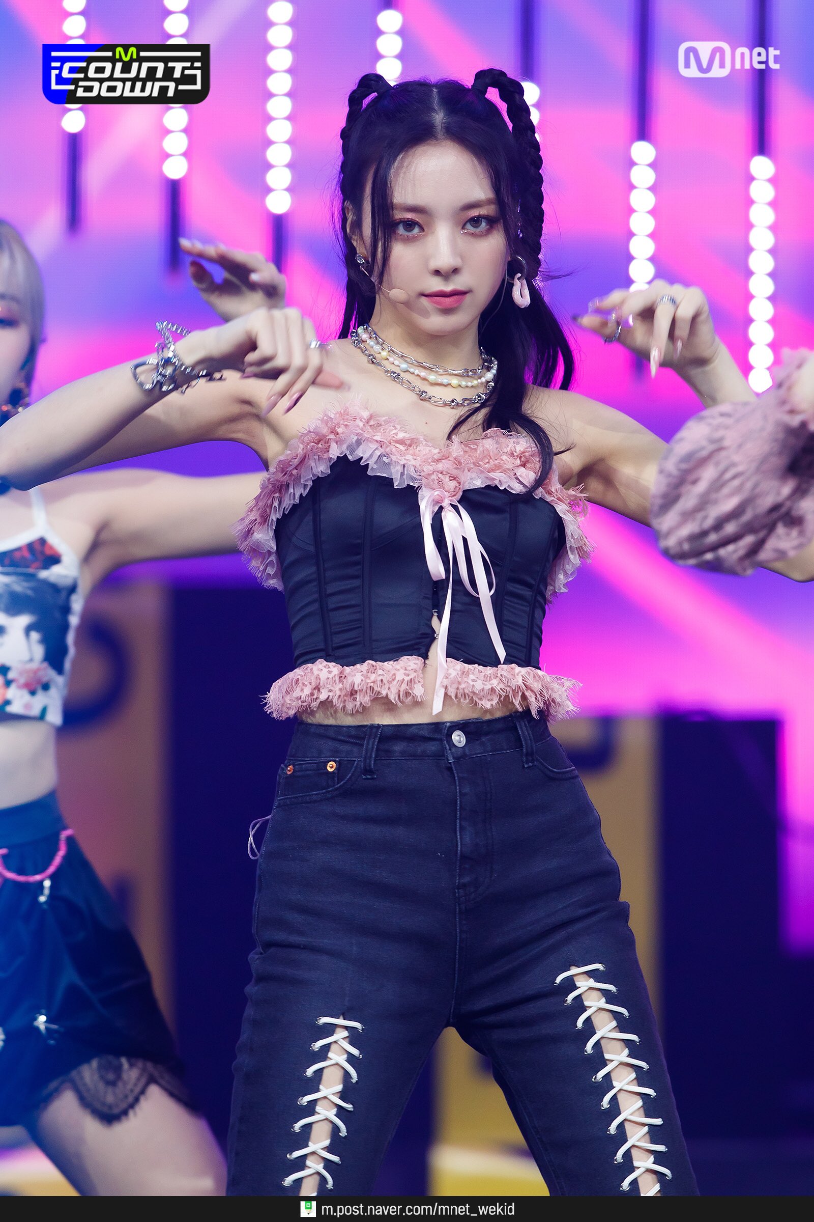 itzy elite 🌹 on Twitter: "210930 mcountdown #LOCO 🖇https://t.co/kiFCxPRqKQ #ITZY @ITZYofficial ...