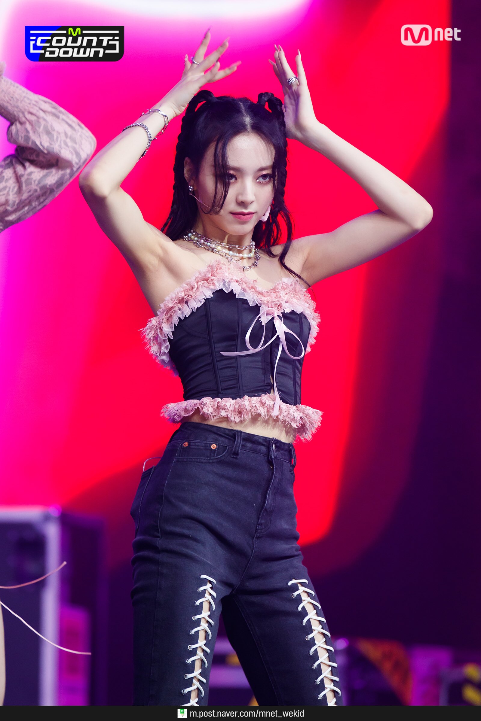 itzy elite 🌹 on Twitter: "210930 mcountdown #LOCO 🖇https://t.co/kiFCxPRqKQ #ITZY @ITZYofficial ...