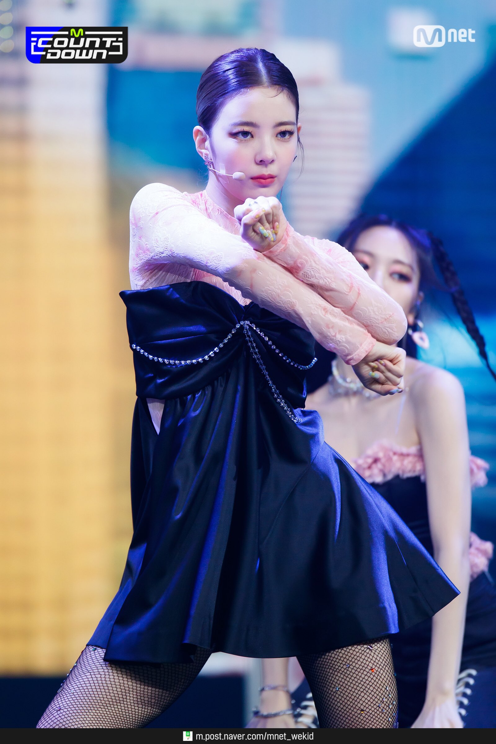 itzy elite 🌹 on Twitter: "210930 mcountdown #LOCO 🖇https://t.co/kiFCxPRqKQ #ITZY @ITZYofficial ...