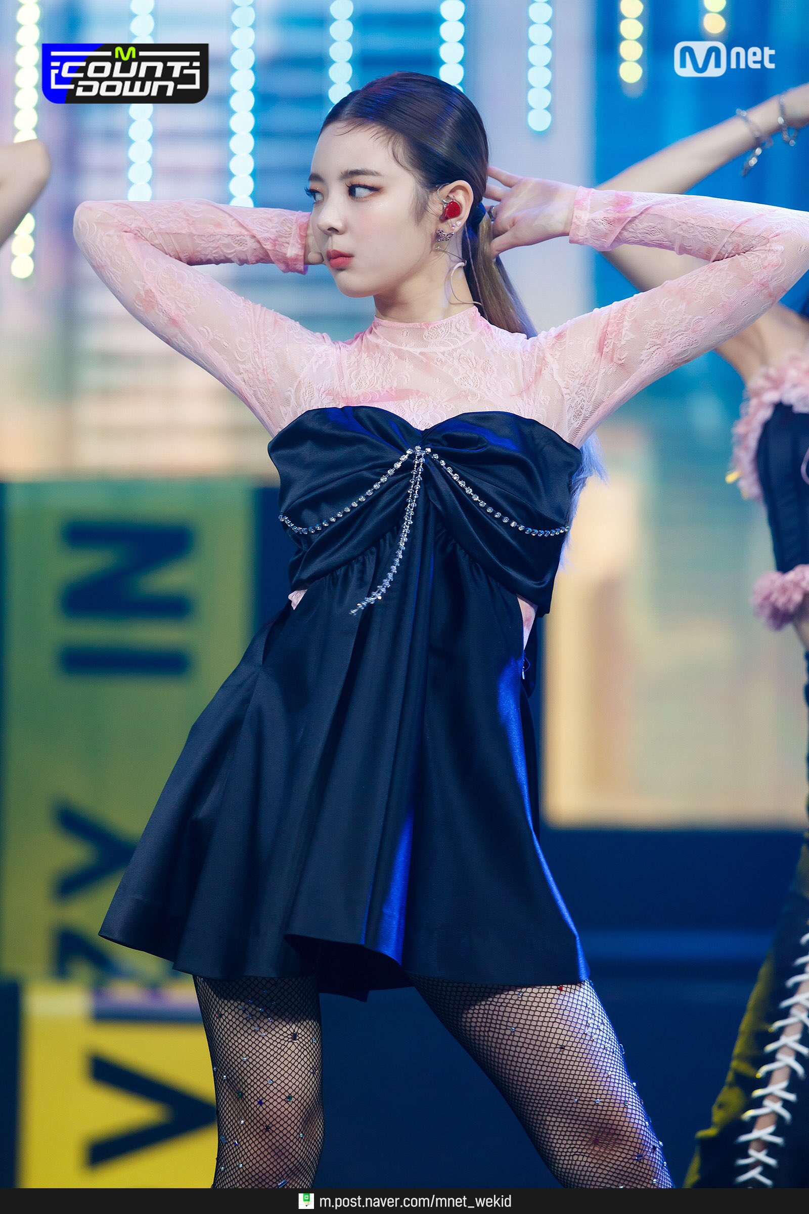 itzy elite 🌹 on Twitter: "210930 mcountdown #LOCO 🖇https://t.co/kiFCxPRqKQ #ITZY @ITZYofficial ...