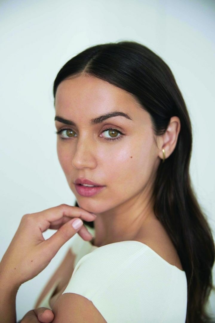 Ana de Armas and Daniela Melchior. 😍😍😍 HornyBoy96 @hornyboy968