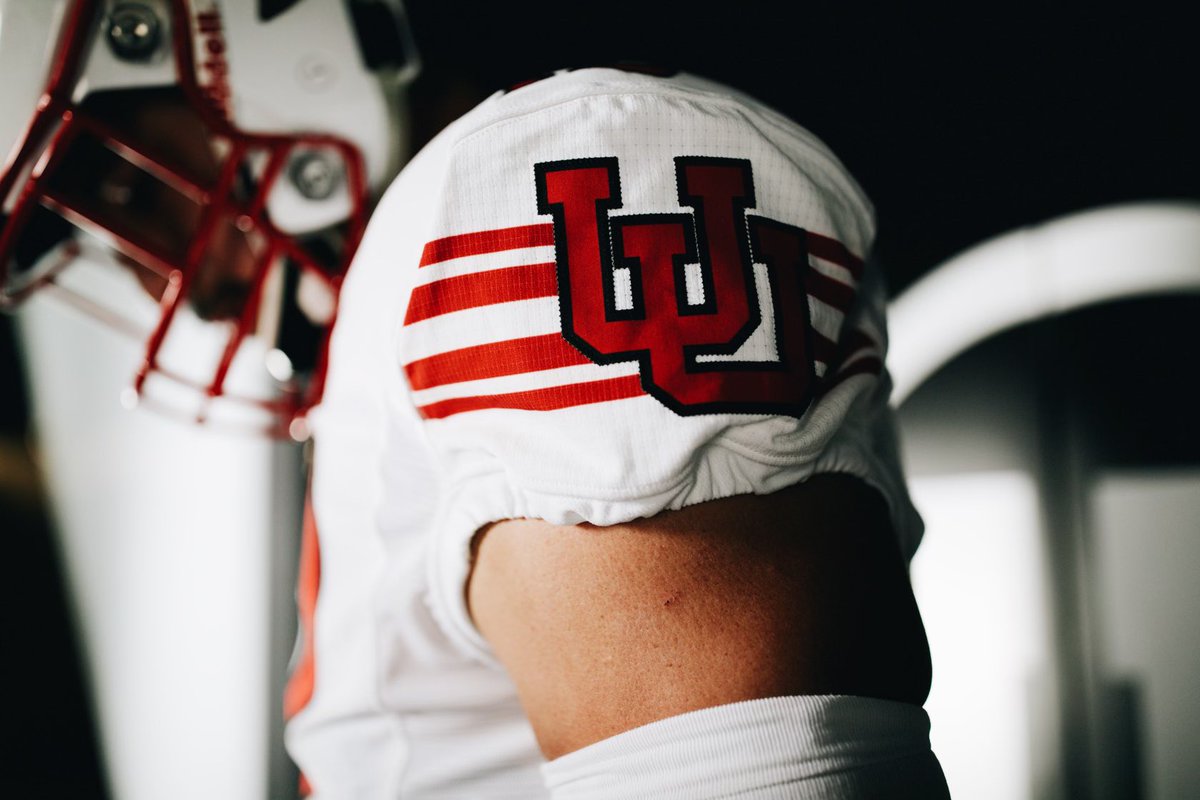 Utah unveils new throwback uniforms : r/CFB