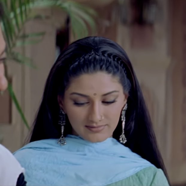 Sonali Bendre Wallpapers In Hum Saath Saath Hain