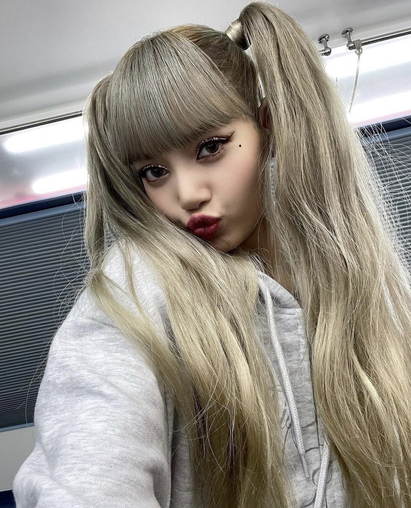 LISANATIONS on Twitter: "[IG] 210925 — Lisa IG update: 🔗 https://t.co ...