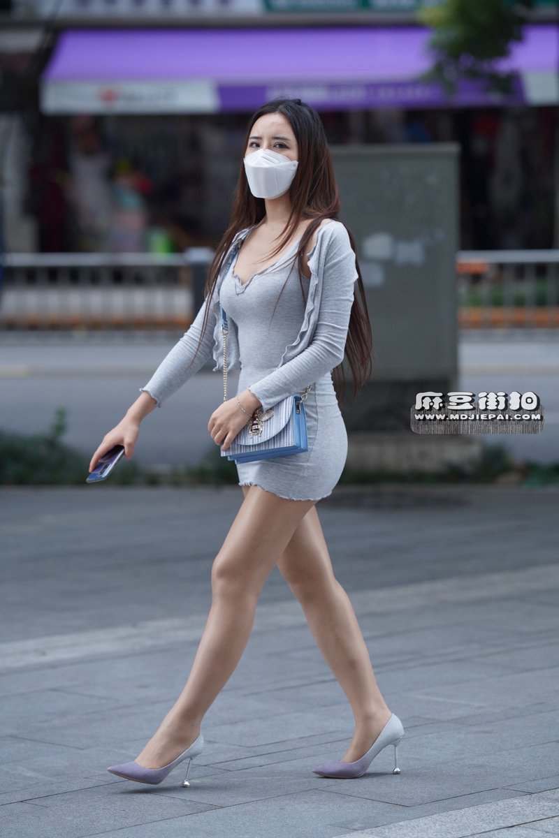 #街拍 #超短裙 #丝袜 #包臀裙 #巨乳 #大胸 #人妻 包臀裙大奶人妻街拍1 麻豆街拍：https://t.co/znu3eiBXcP 麻豆传媒：https://t.co ...