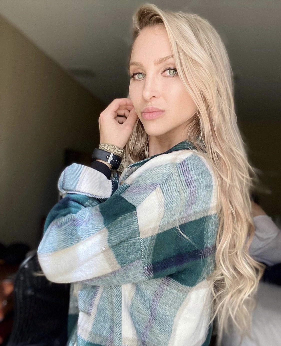 TW Pornstars - 1 pic. Alix Lynx. Twitter. flannel gang wya?! 🍁🍂👇🏻 hope ...