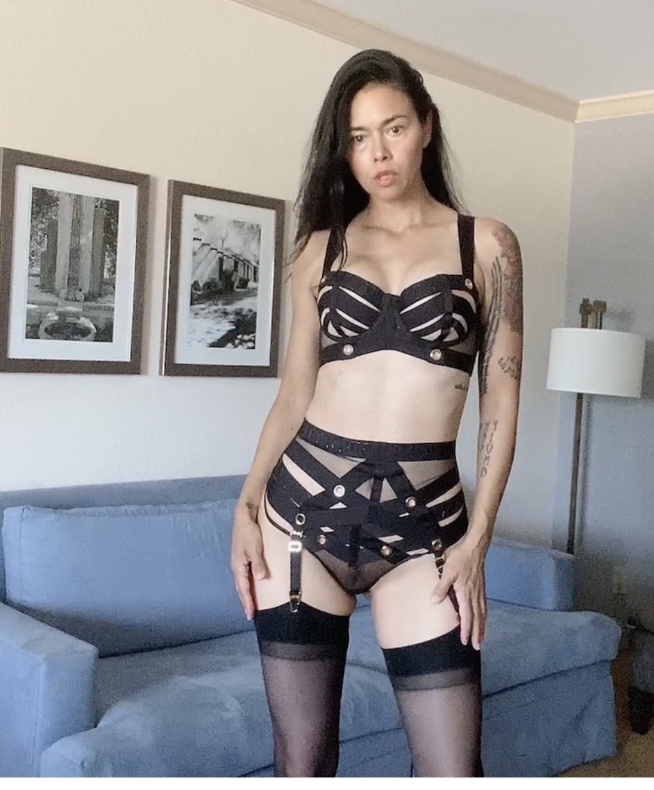 Dana Vespoli on Twitter: "Let’s get this weekend party started🎈 https://t.co/iQupWbt3mP 💋 https ...