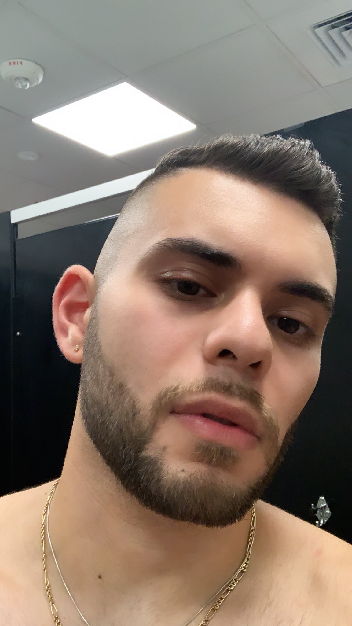 dyl tho on Twitter: "Tipped my barber double this week 👨‍🍳💋 https://t.co/92TaxPJ8PL" / Twitter