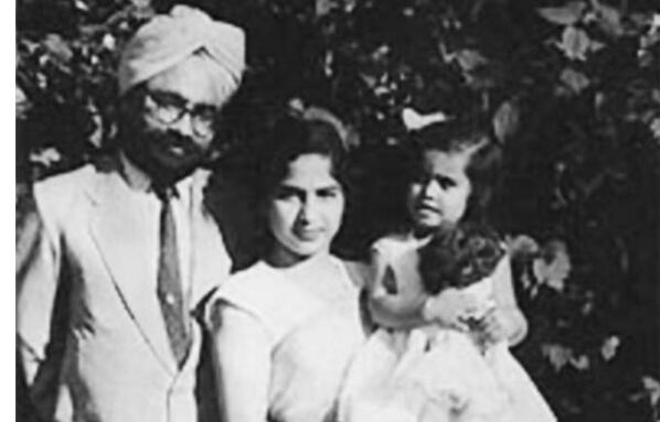 1960s :: Dr. Manmohan Singh With Wife and Daughter : IndiaHistoryPics
