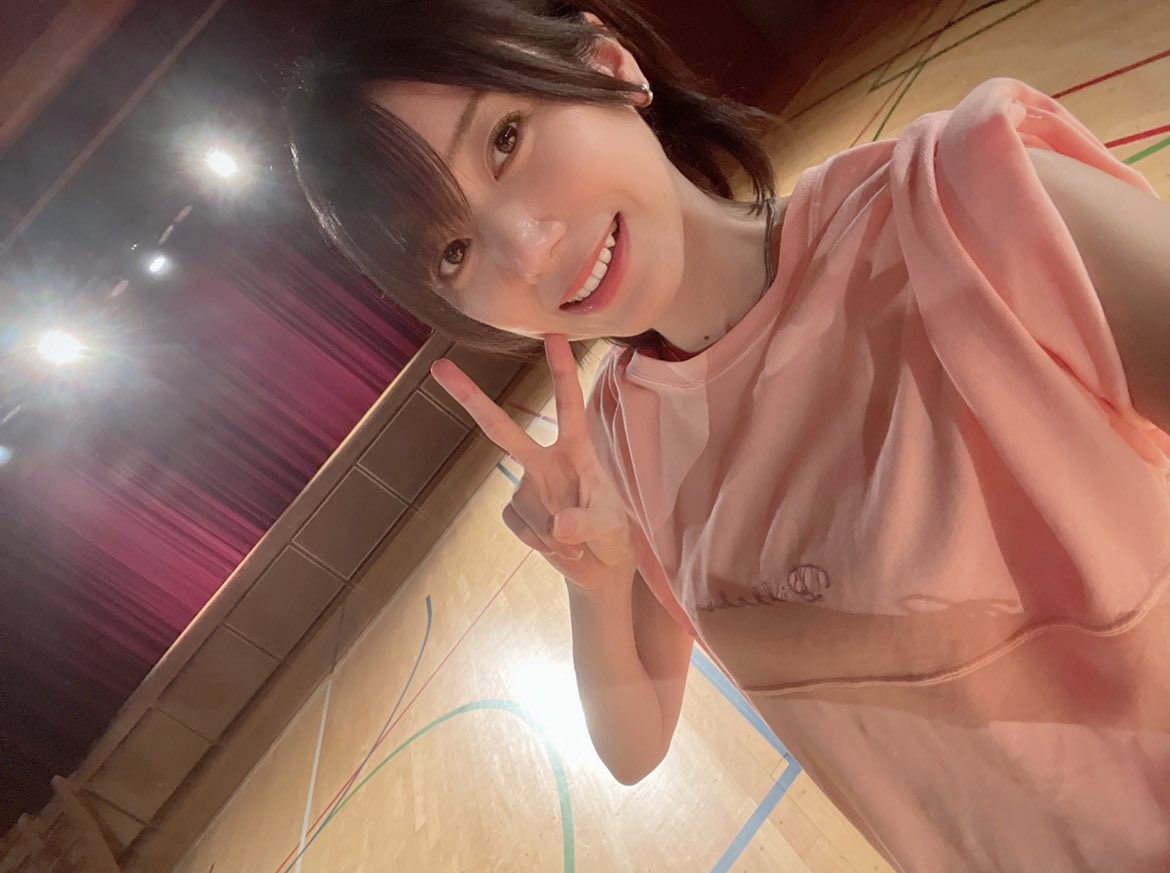 大西 桃香 On Twitter Akb48 根も葉もrumor 発売まで 🌟あと3日🌟 体育館ひろかった!! 制服とレッスン着の衣装