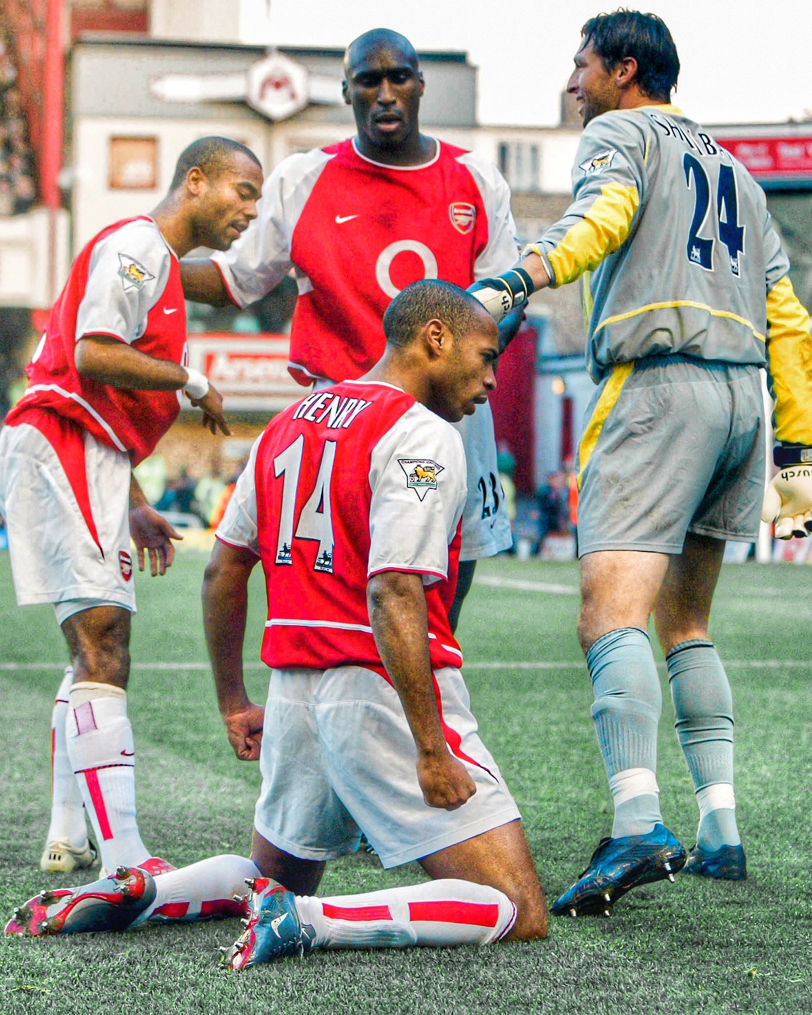 Thierry Henry Arsenal Celebration