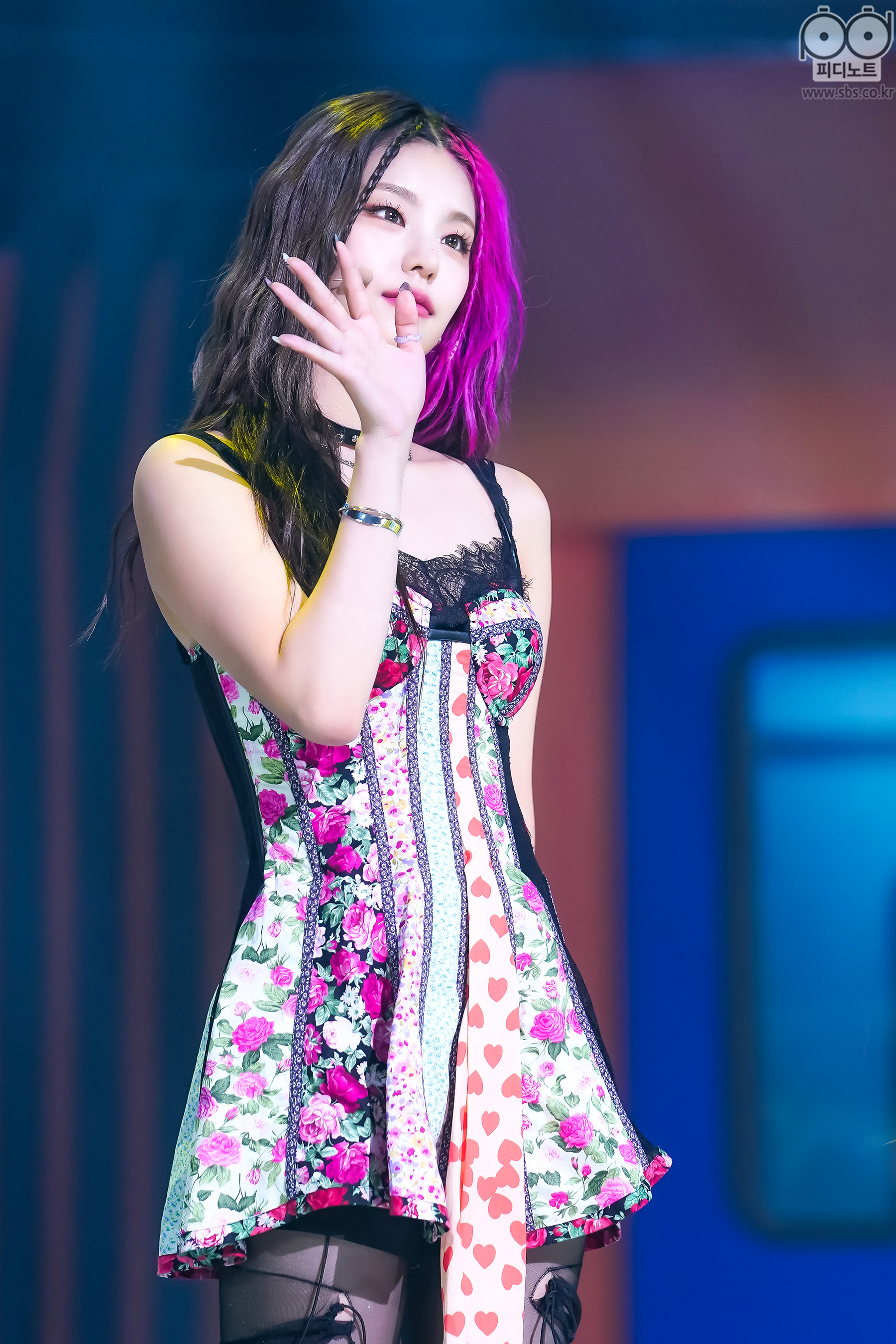 itzy pics on Twitter: "sbs inkigayo pd note yeji https://t.co/IAh8oIf5ok" / Twitter