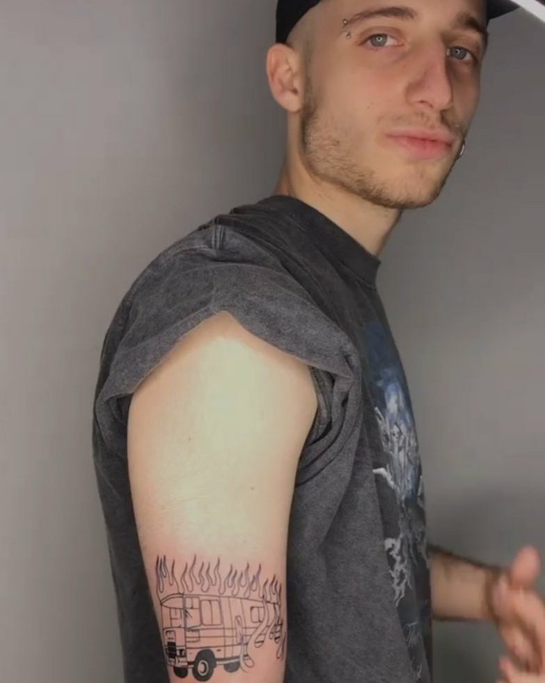 martina lvs bnet on Twitter: "EL TATUAJE ME DA ALGO https://t.co/Fq6tzC8mrk" / Twitter