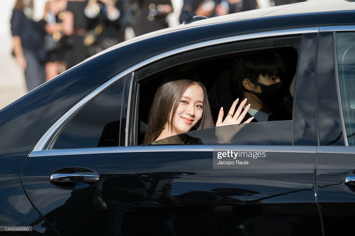 President chu JISOO AT DIOR SHOW #JISOO_DiorParisFW #jisoodiorparisfw ...