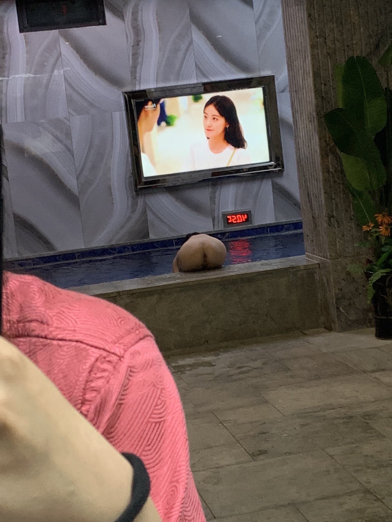 Maeve on Twitter: "人在洗浴 爱上别人的🍑了 看得我是目不转睛 https://t.co/Fc9TvUVUHn" / Twitter