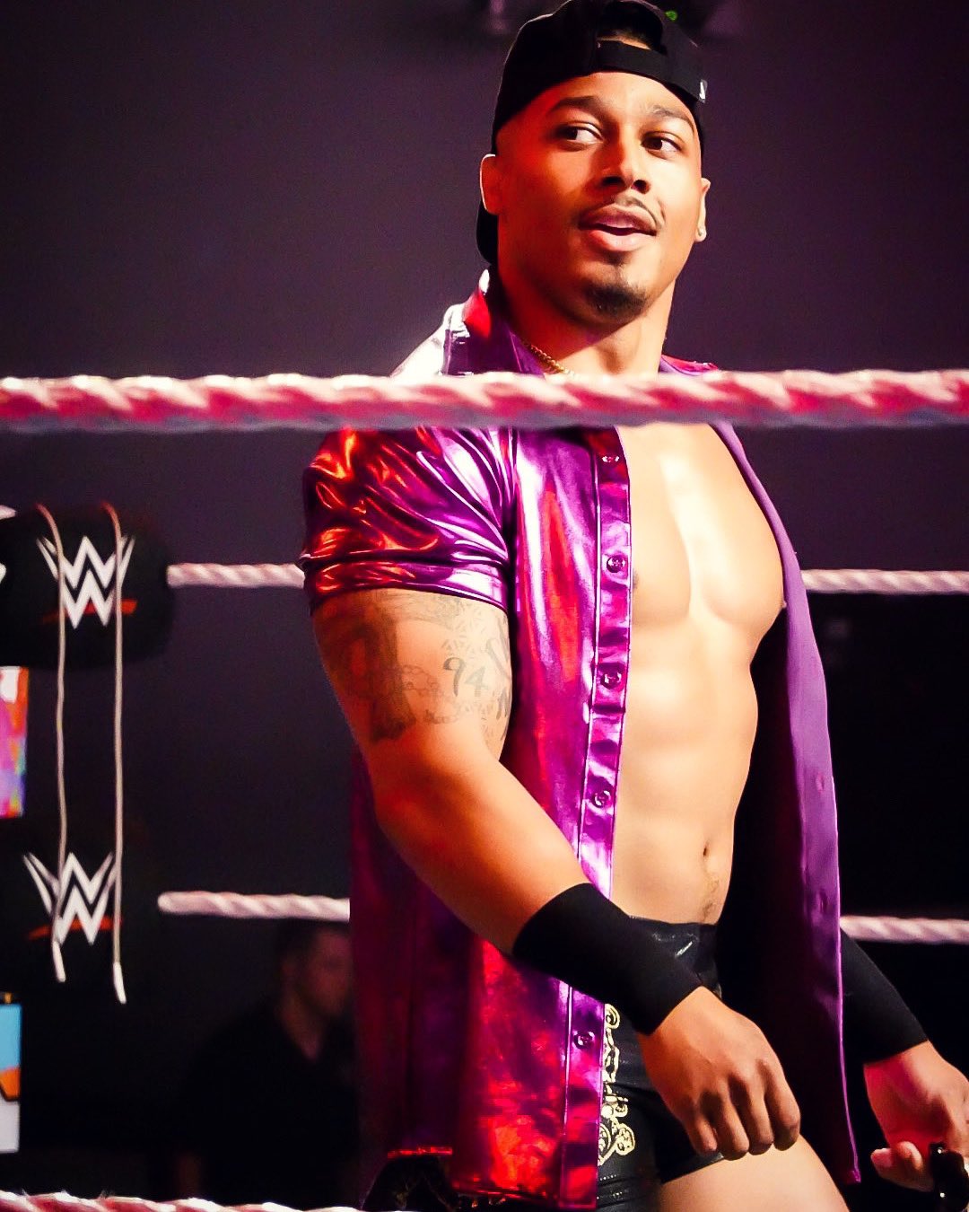 Carmelo Shirtless