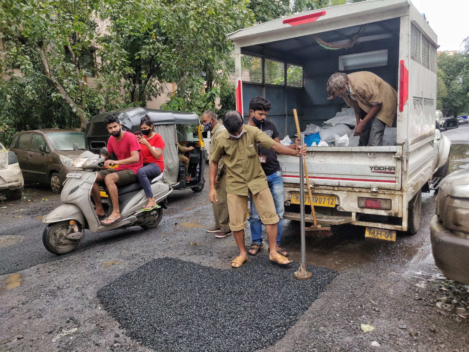 Free Press Journal on Twitter: "Potholes repair work successfully completed by #BMC workers at ...