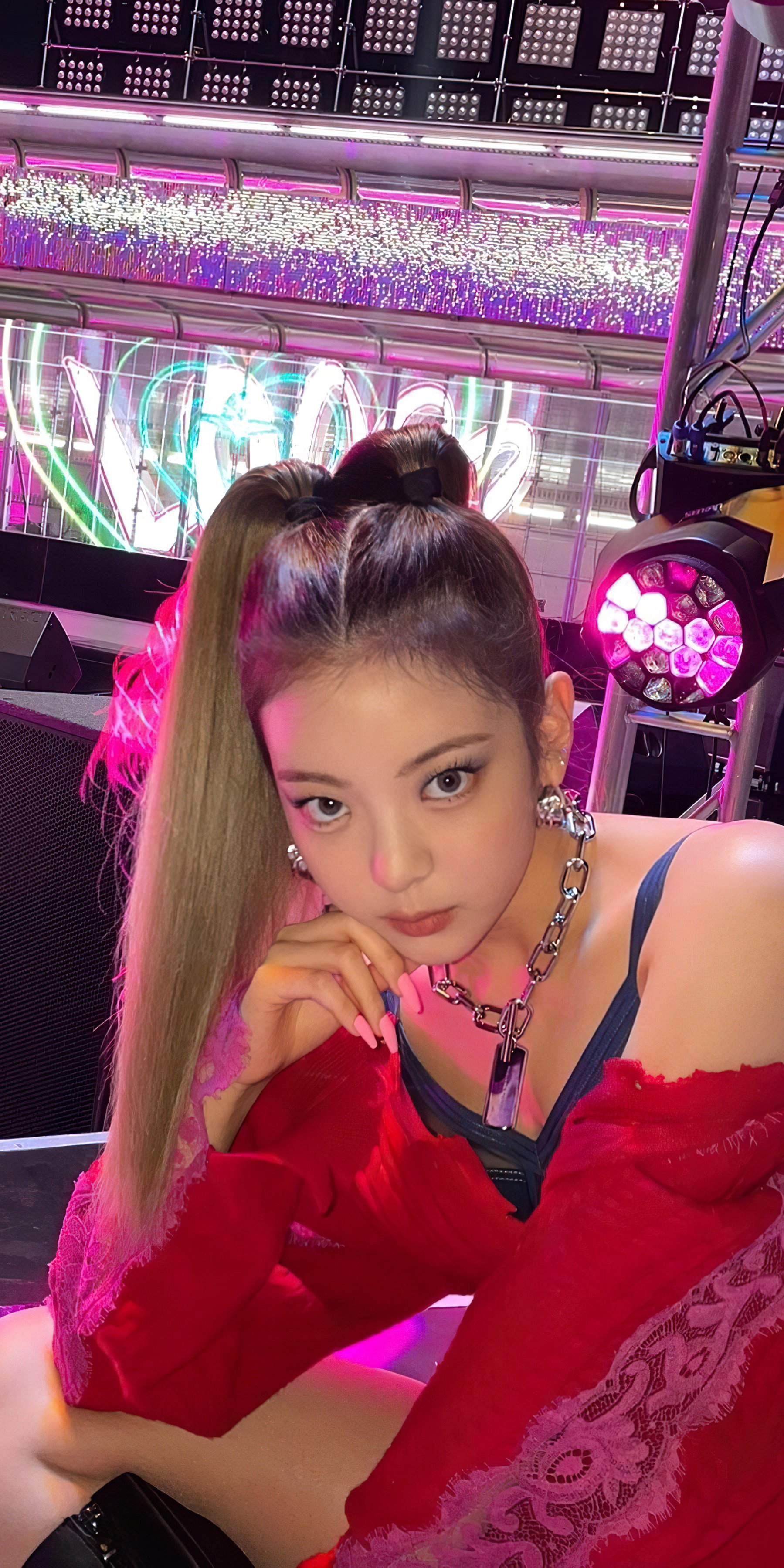 itzy wallpapers 📷 on Twitter: "lia lockscreen wallpaper (210925 ig update) #ITZY #LIA #있지 #리아 ...