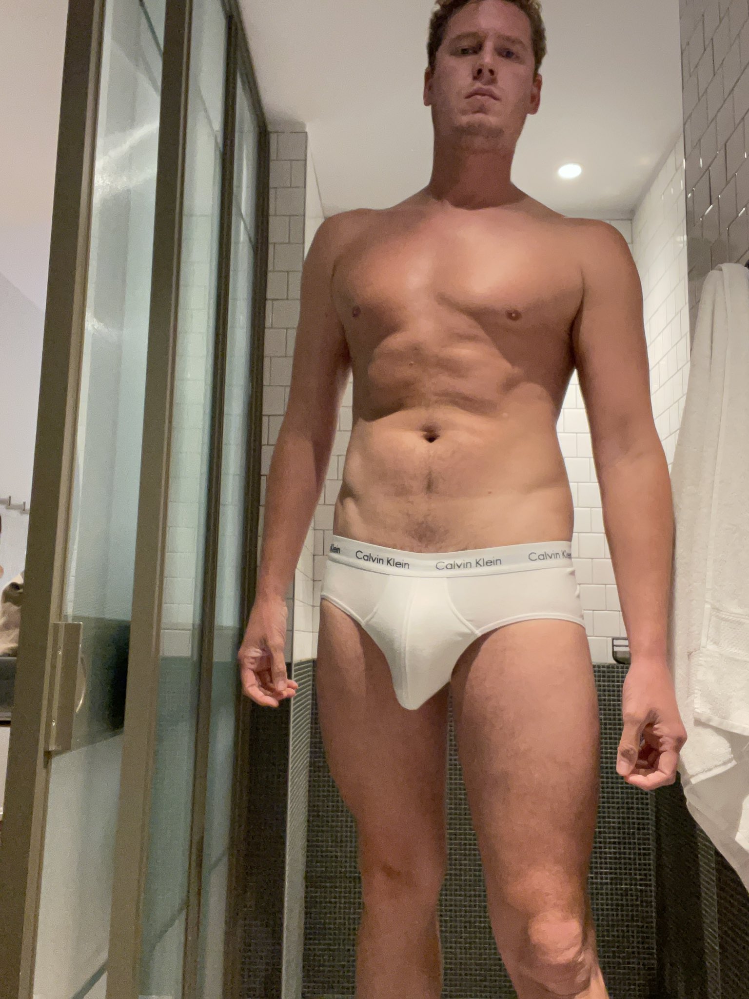 Thomas Long on Twitter: "Shower time https://t.co/tU7ULEgIvI" / Twitter