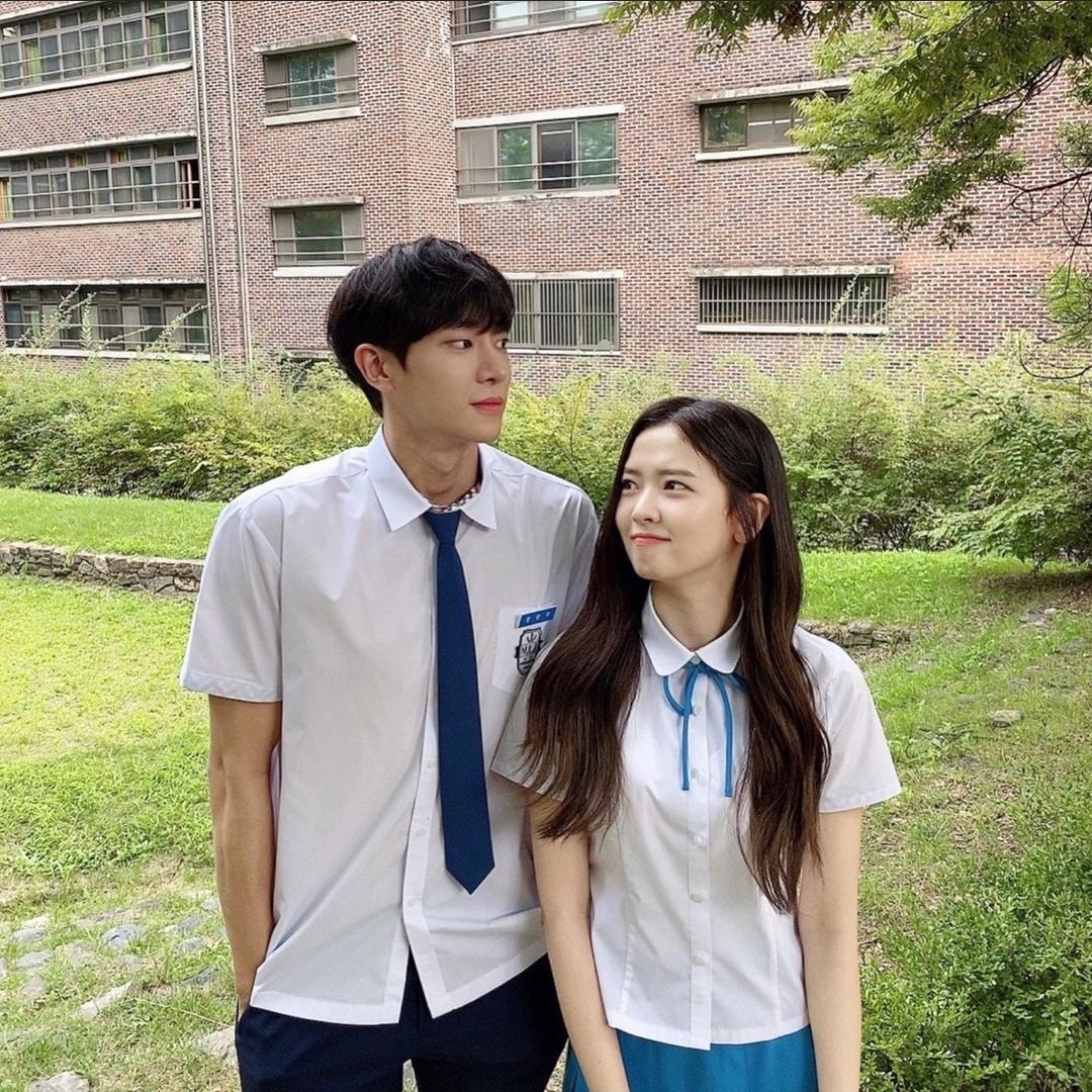 Ulzzang Couple School