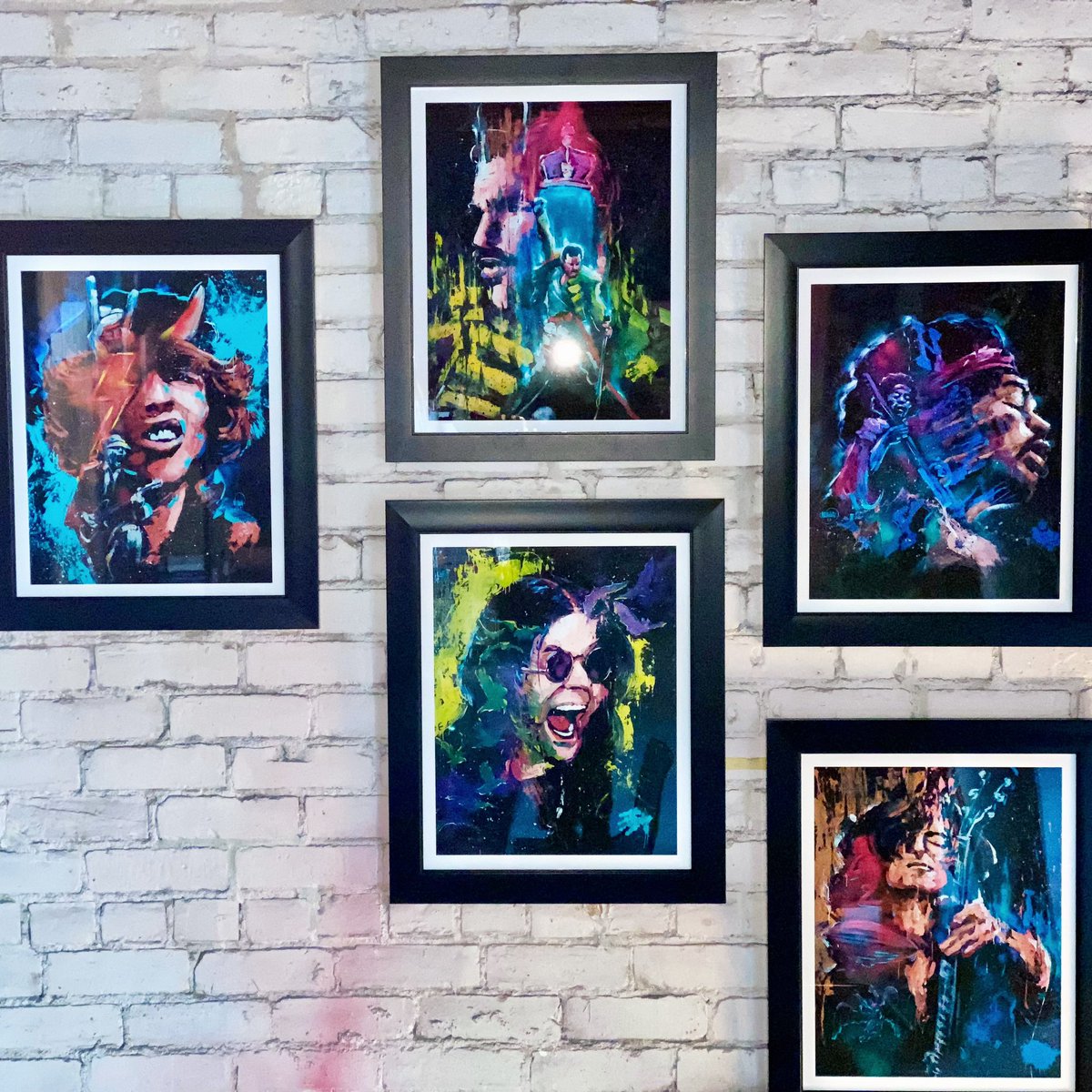 If these walls could talk… They would say 🎸🤟🏼🔥💜🎨 Only a couple more ...