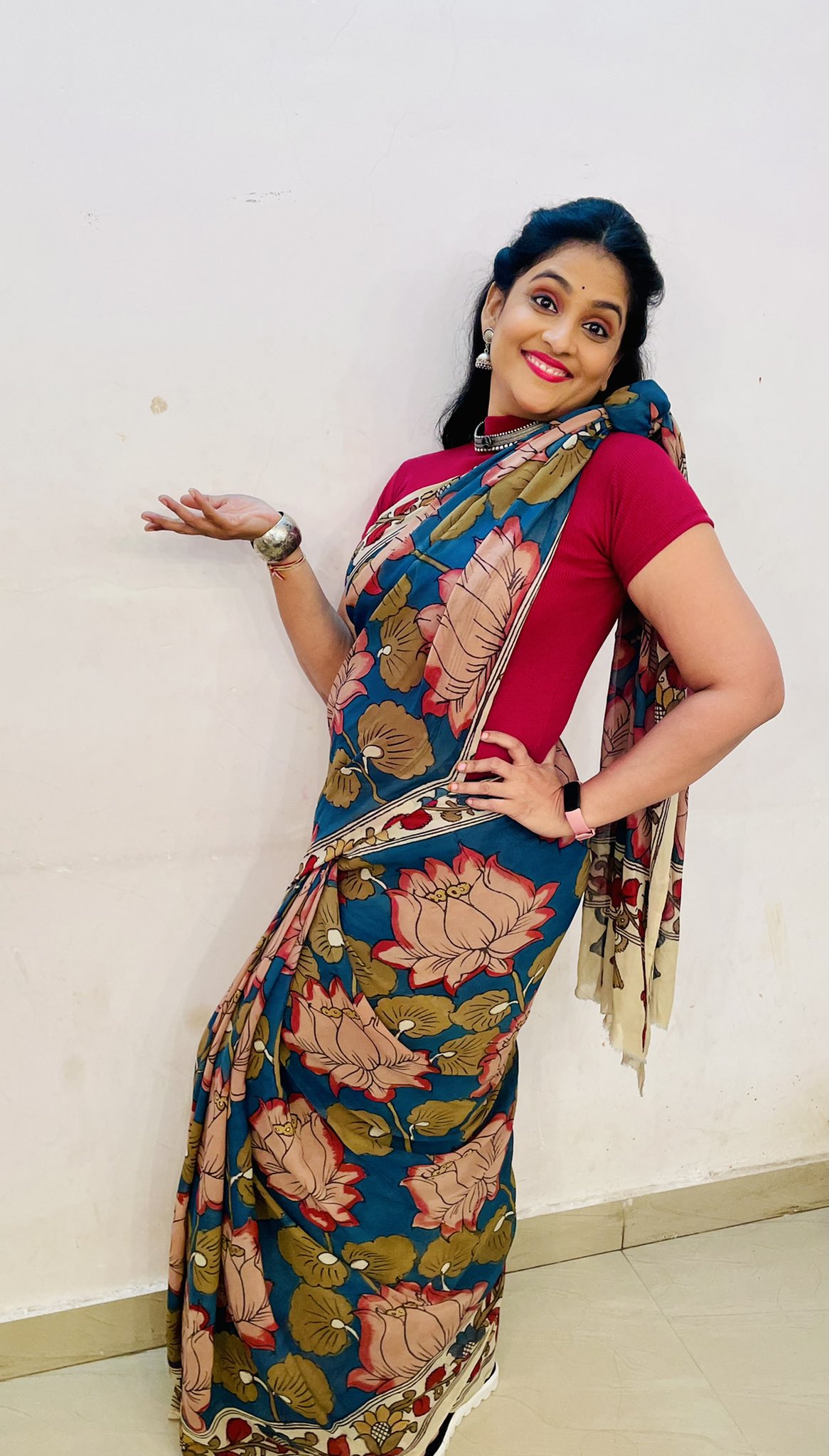 Anchor Bhargavi Hot