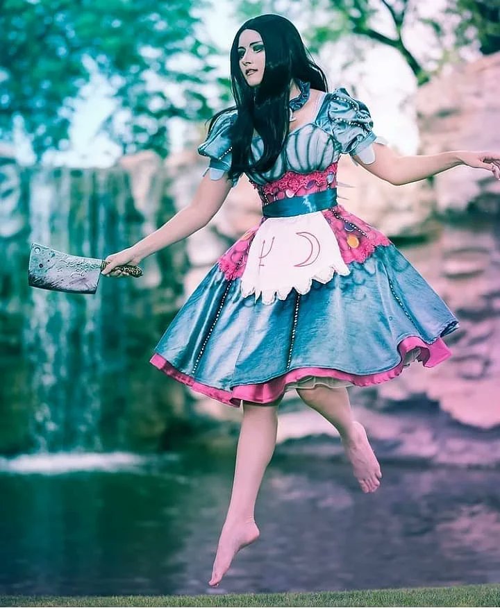 Alice Madness Returns Cosplay Siren