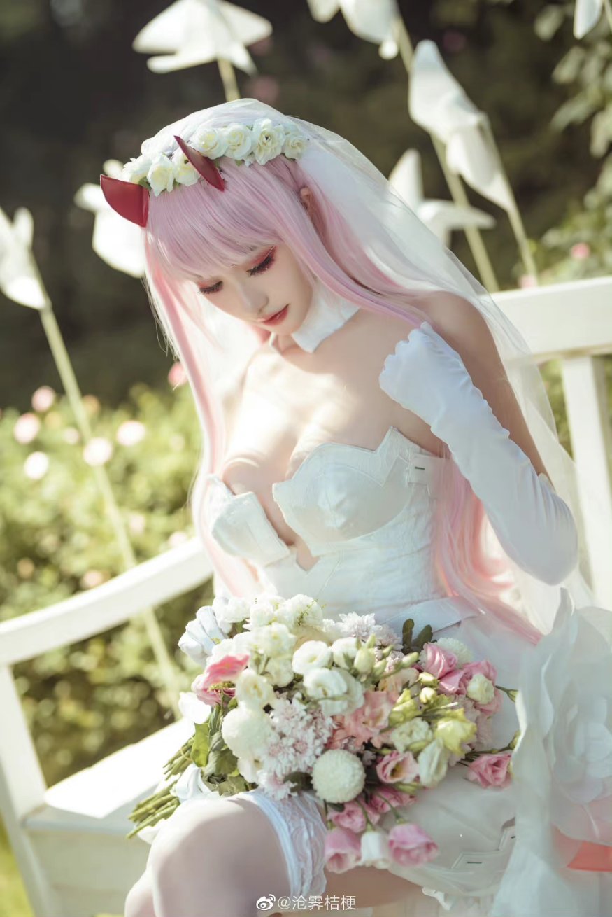 coser都是骚鸡 on Twitter: "#意淫 #coser 未婚夫不懂为什么婚礼当天她没邀请家人而是邀请了一群黑人 并且向来保守的她居然穿着如此暴露 她奶子漏这么低其实是为了方便在未婚 ...