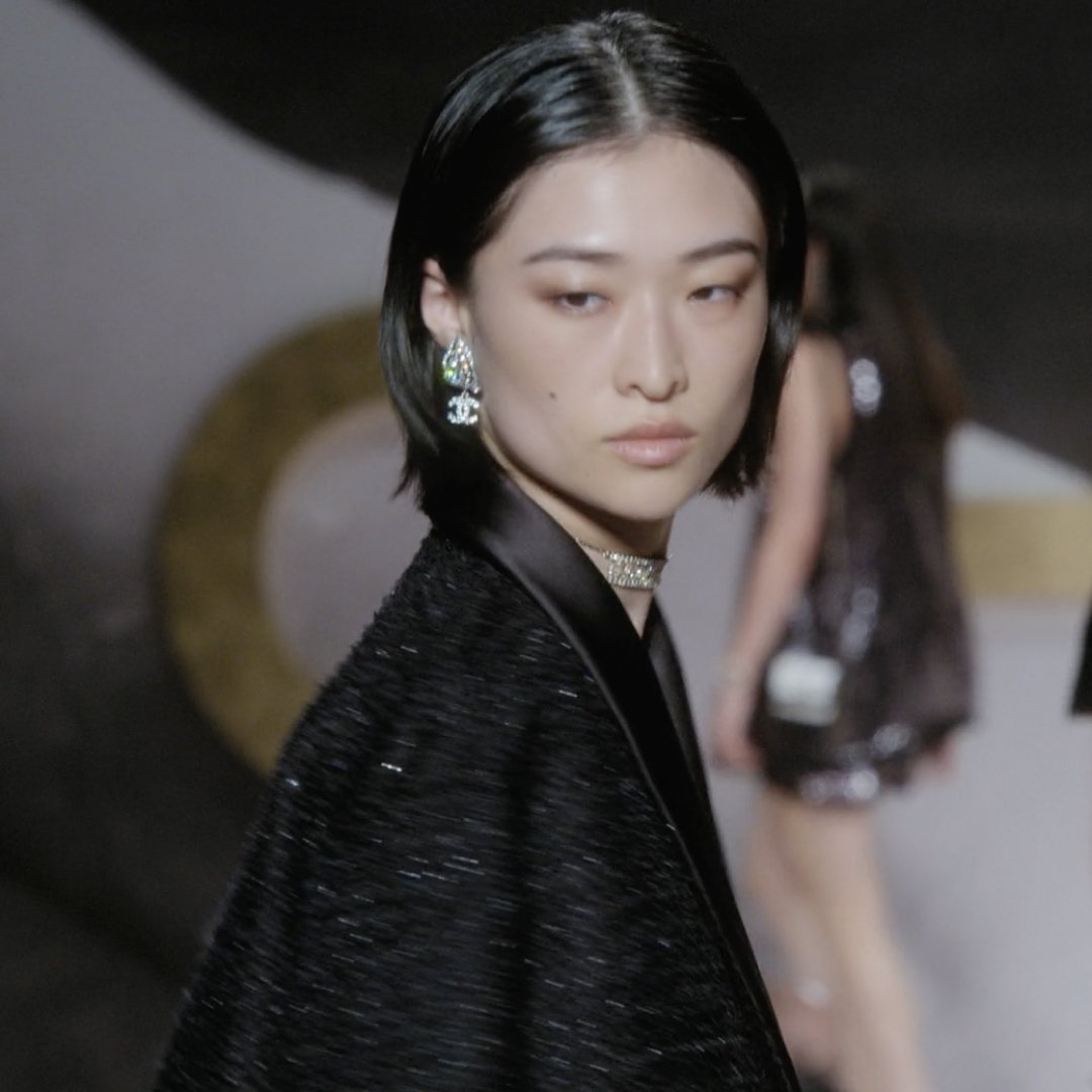 Imbued with a tuxedo allure, an oversized shawl collar coat in ...