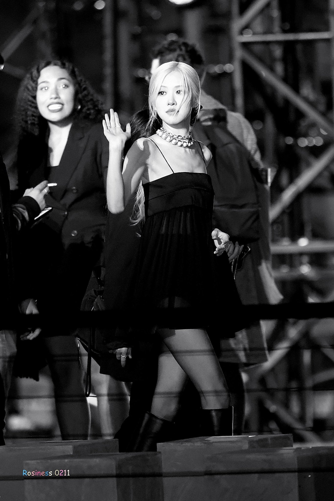 Rosiness.♟로제니스 on Twitter: "210928🖤Saint Laurent PFW 🎬 https://t.co/V1HiRbnQmb 🎬 https://t.co ...