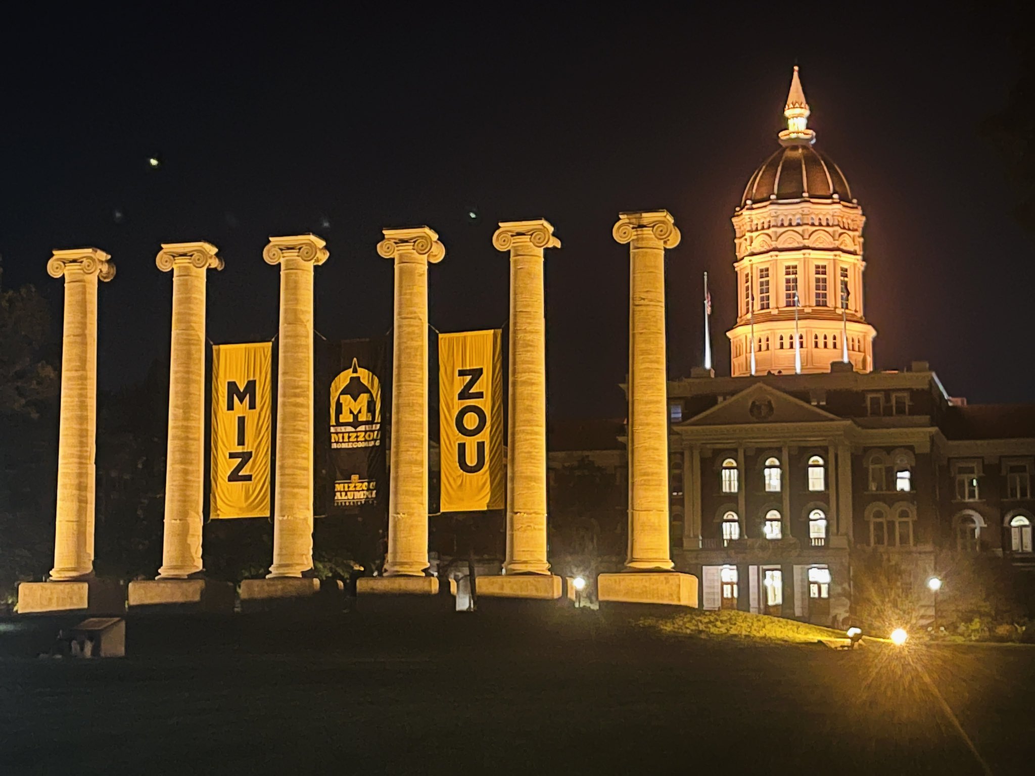 Mizzou Columns Wallpaper