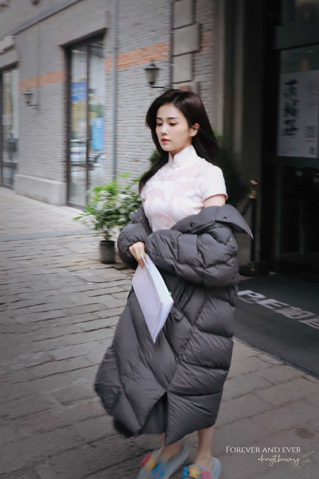 Bailu 白鹿 on Twitter: "[2021.10.6] ภาพ #ไป๋ลู่ จากกองถ่ายซีรีส์เรื่อง #OneAndOnly (2/2) 📷 ...