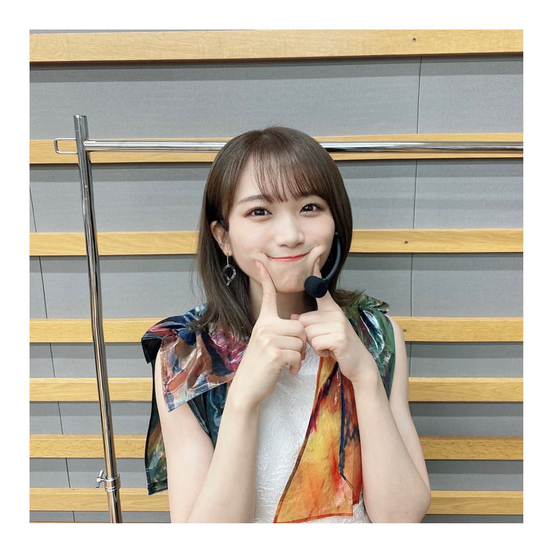 秋元真夏卒業企画実行委員会 On Twitter 【まな便り♪】 本日のまなったん💘 ・「28thシングル『君に叱られた』全国イベント参加券限定『オンライン ミート&グリート(個別トーク会