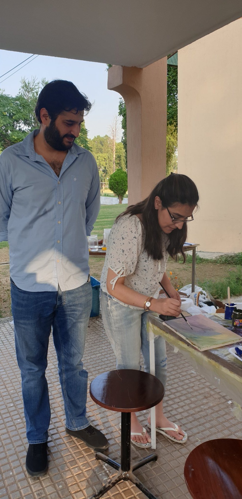 Naveed Iftikhar on Twitter: "Artist @amnaappi at the art & craft festival by @atomcamp. https ...