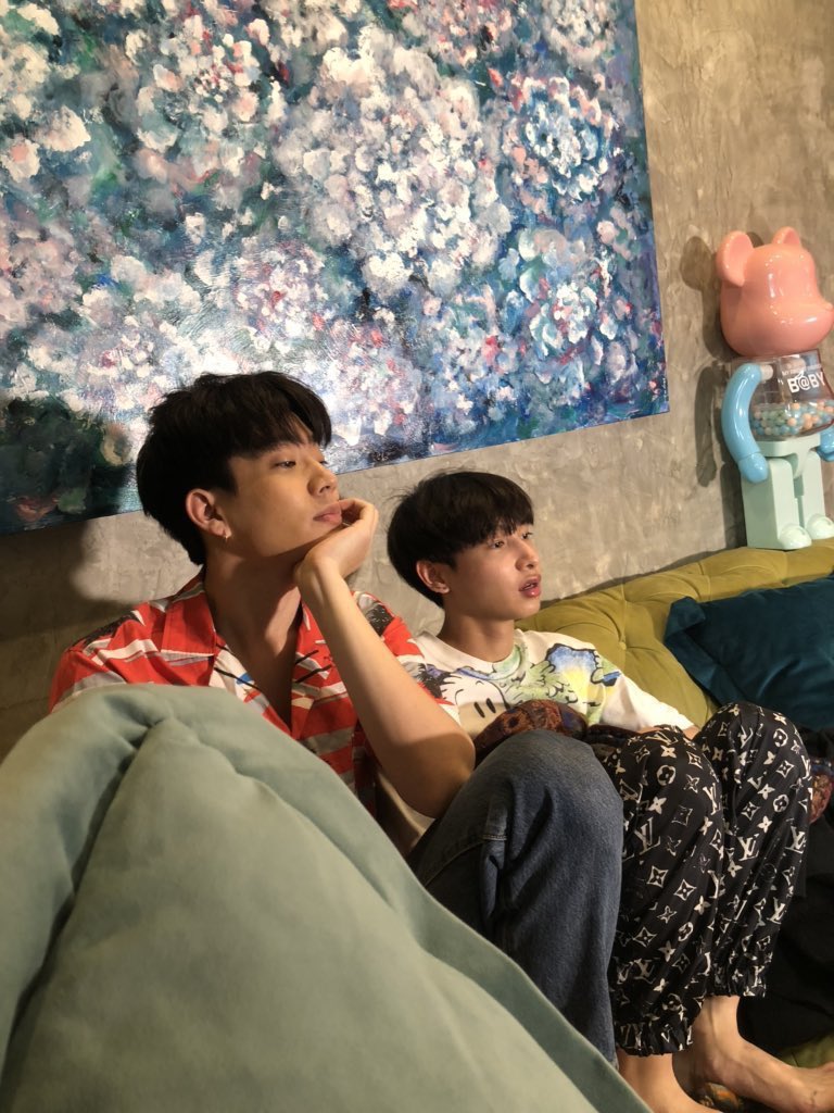 OffGun_Family on Twitter: "@off_tumcial แหน๊ มีพิรุธนะค้าาา ยังไงดี ยังไงดี https://t.co ...